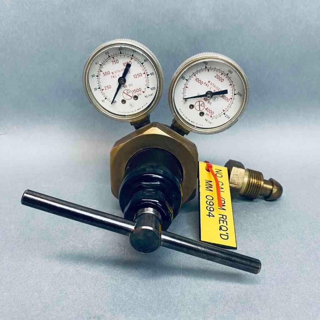 Smiths Argon Gas Regulator 3000 PSI CGA 580 — Life Sciences Trading