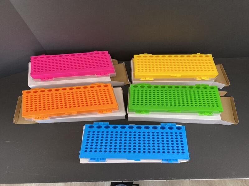 VWR Tube Rack with Lid - Reversible 0.2-1.5ml Tubes - Assorted Colors ...