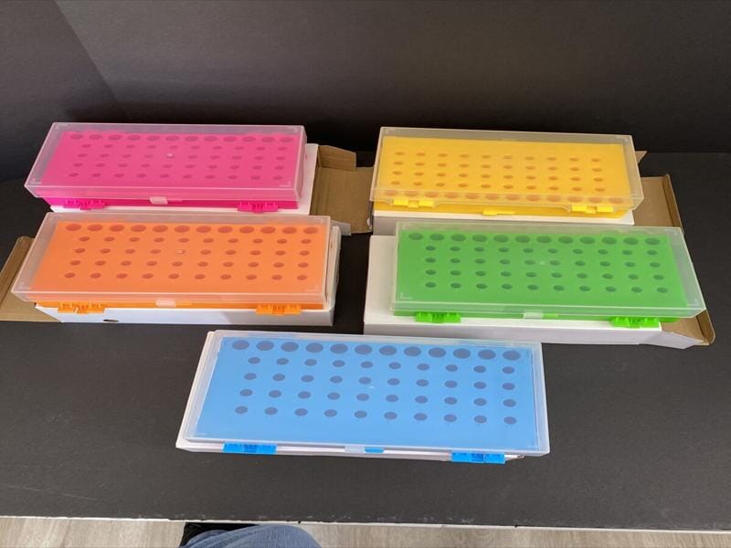 VWR Tube Rack with Lid - Reversible 0.2-1.5ml Tubes - Assorted Colors ...